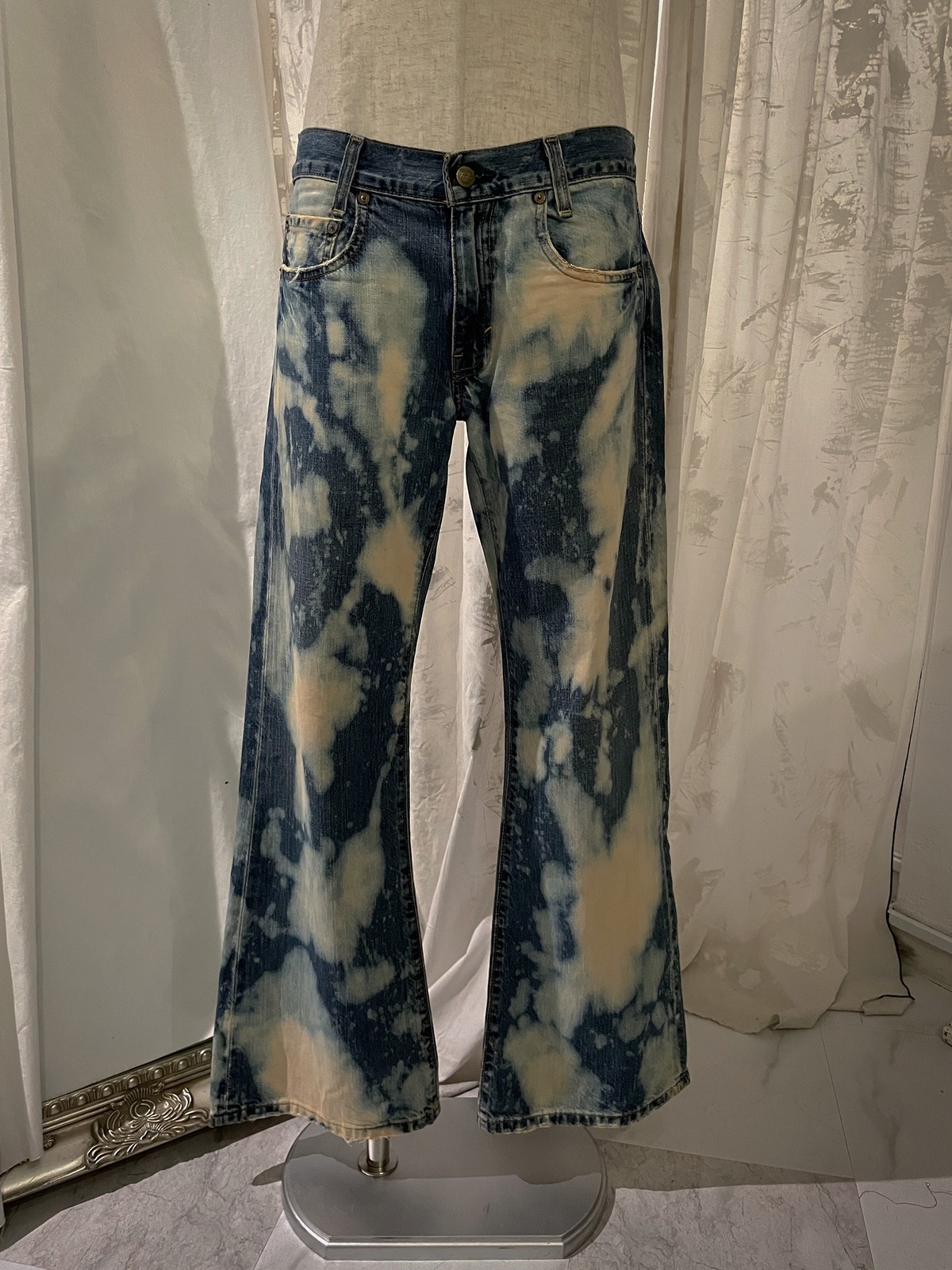 Mottled Bleached Semi Flared Denim Pants | Queens