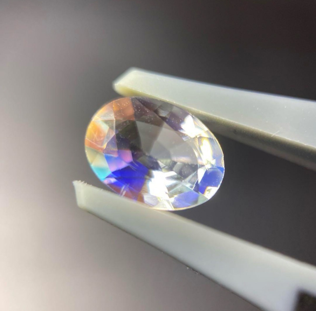 レインボームーンストーン 0.72ct 宝石 ルース | GCC.GEMS.