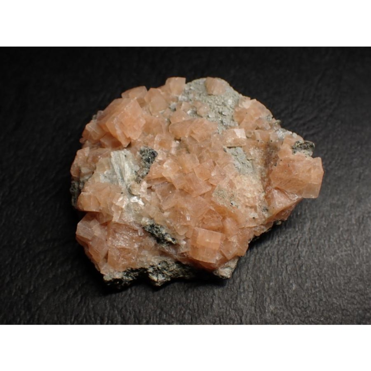 モロッコ産 チャバザイト/Chabazite 原石 A-CHB005 | 鉱物・天然石のお店CrystalGate