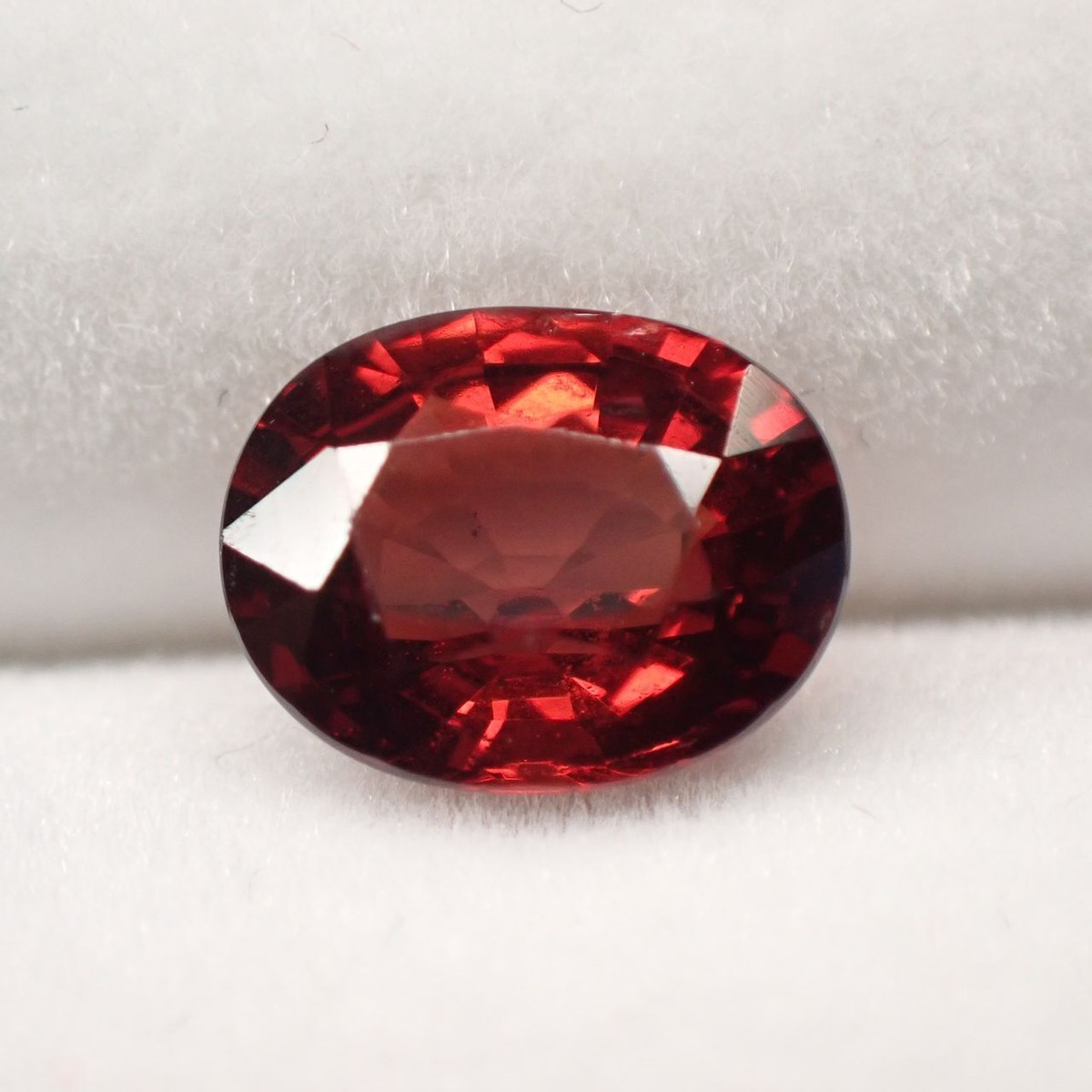 タンザニア産レッドジルコン オーバルカットルース 1.3ct 7.2mm*5.7mm*3.7mm | Le miel