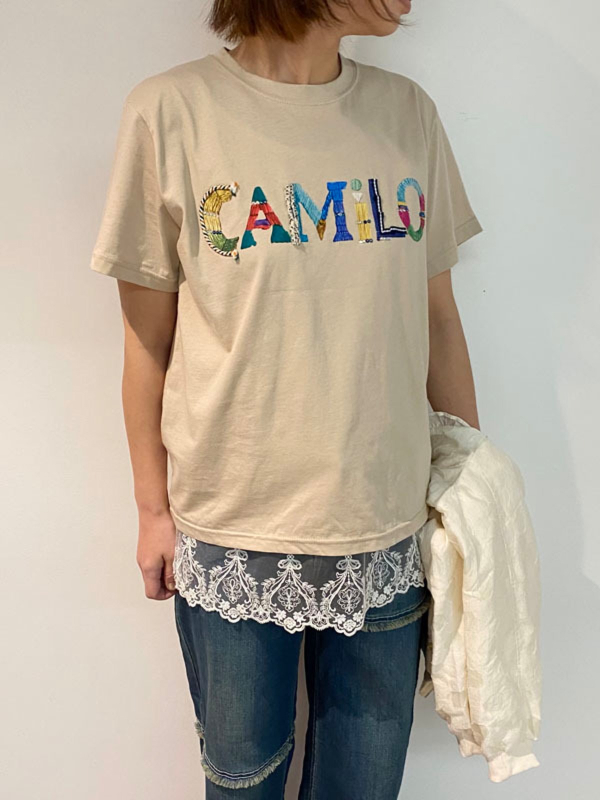 CAMILOロゴTee[Color:ベージュ] | TK-LAND -韓国デザイナーズブランド & トレンドファッション-