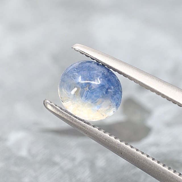 デュモルチェライトインクォーツ 0.58ct カボション | One Loose