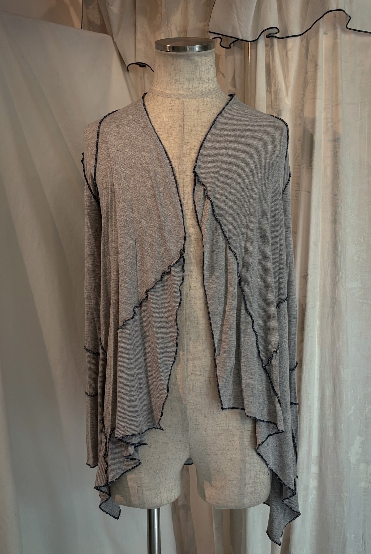 Gray Line Asymmetry Hem Cardigan | Queens