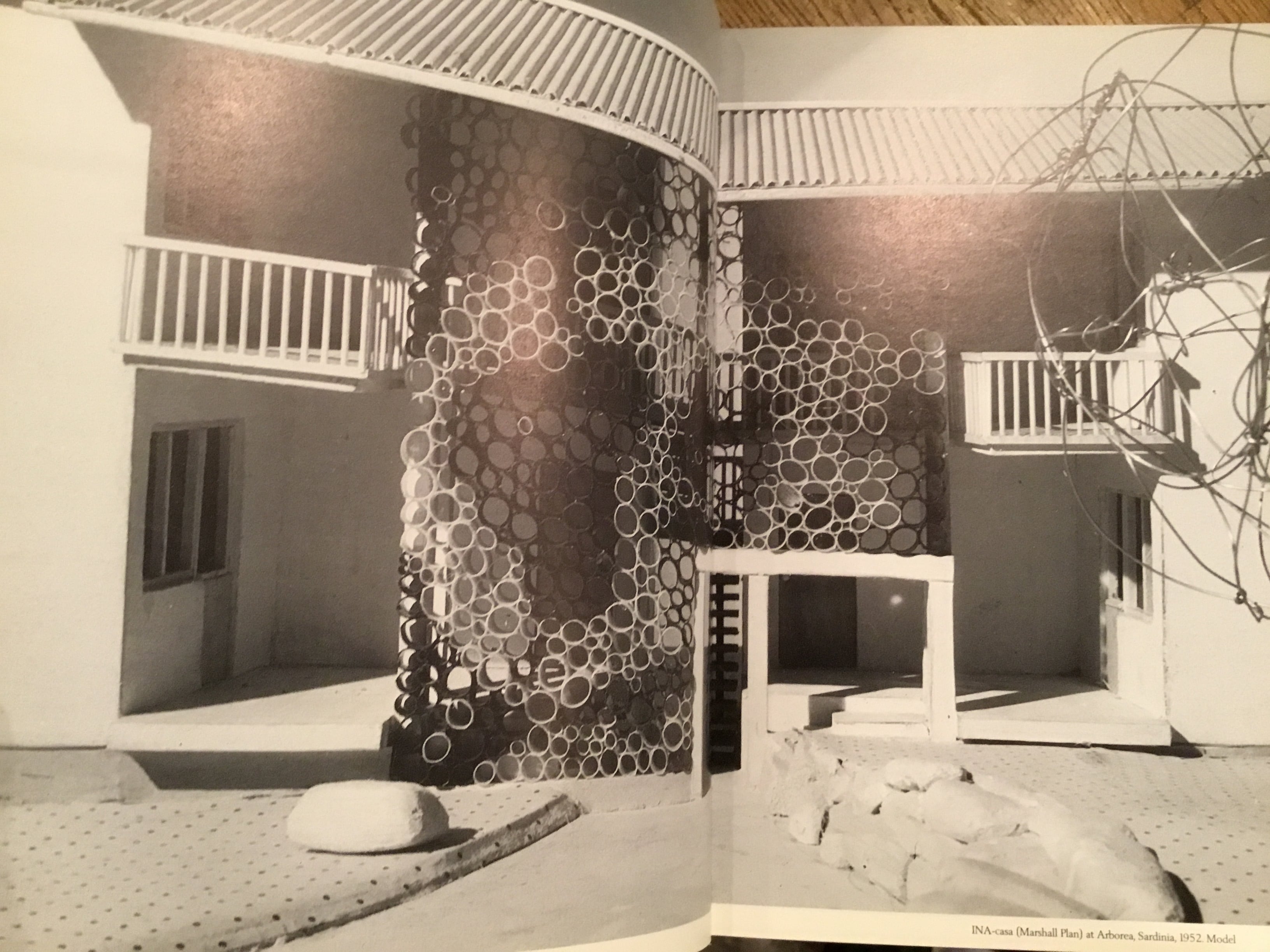 Ettore Sottsass A Critical Biography / Barbara Radice | 百年