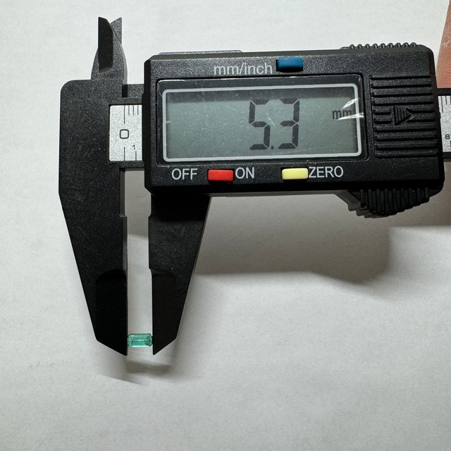 エメラルド 〜虹入りギラギラのしま〜 0.27ct | GEMマニ屋