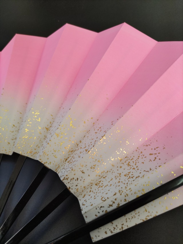 舞扇 明るいピンク砂子 黒ヌリ 9寸5分 | 平田照樹堂 BASE店