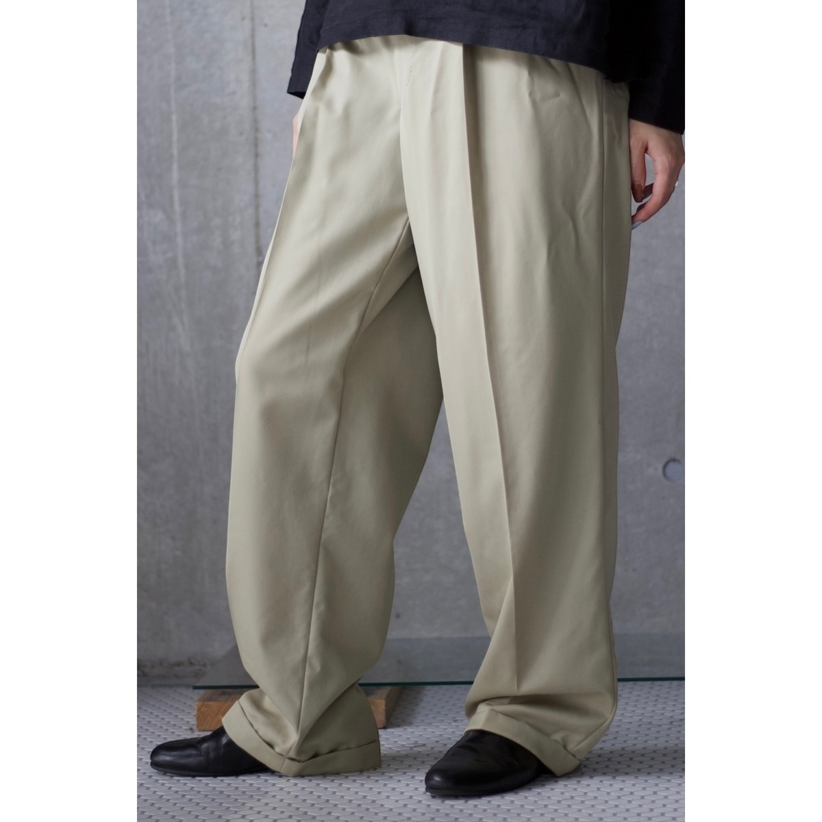 【MAKE MY DAY】”VALENTINO” light beige 2 tuck slacks -0458- | cv