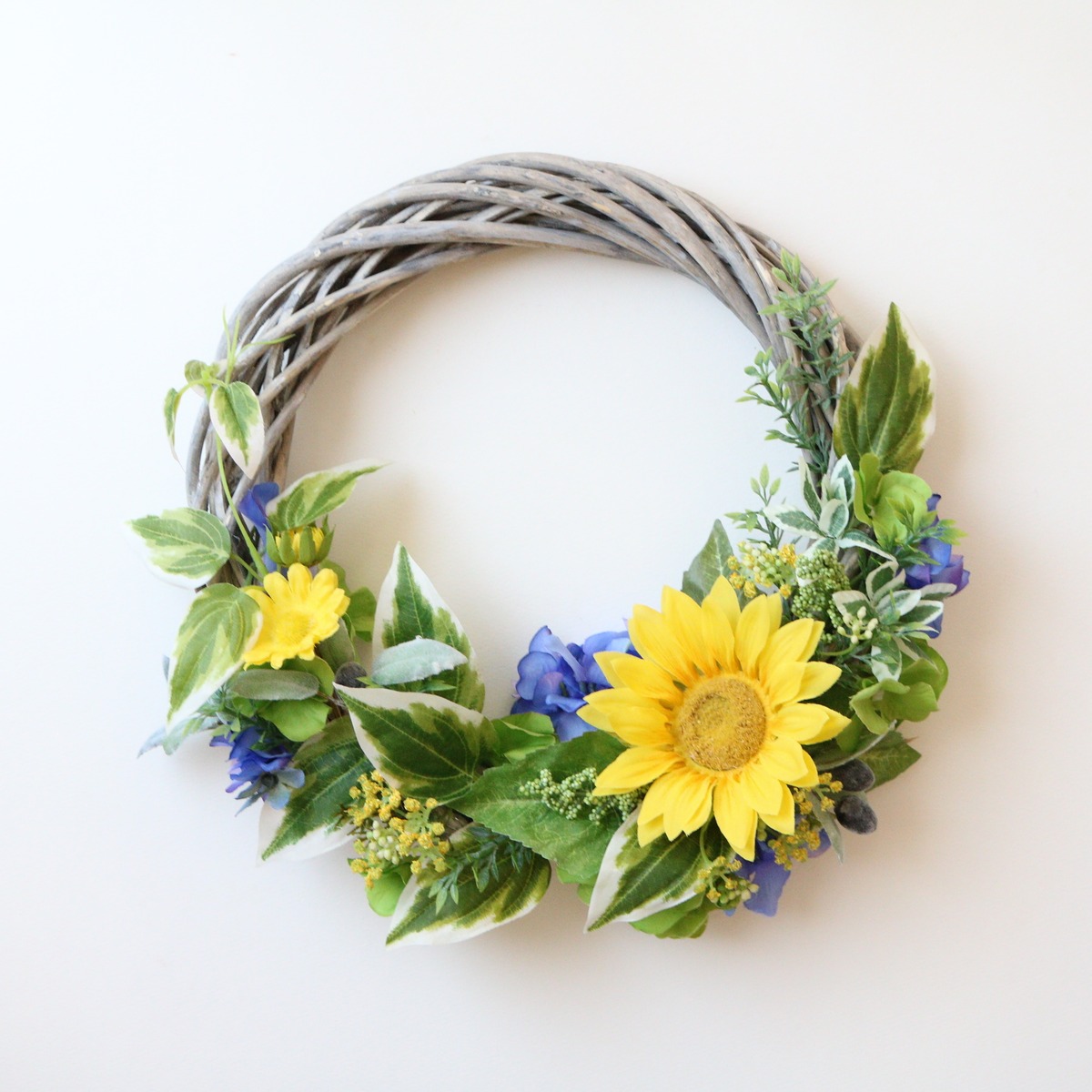 爽やかな夏のインテリアに♪ひまわりのリース | Artificialflower Studio Heartstrings