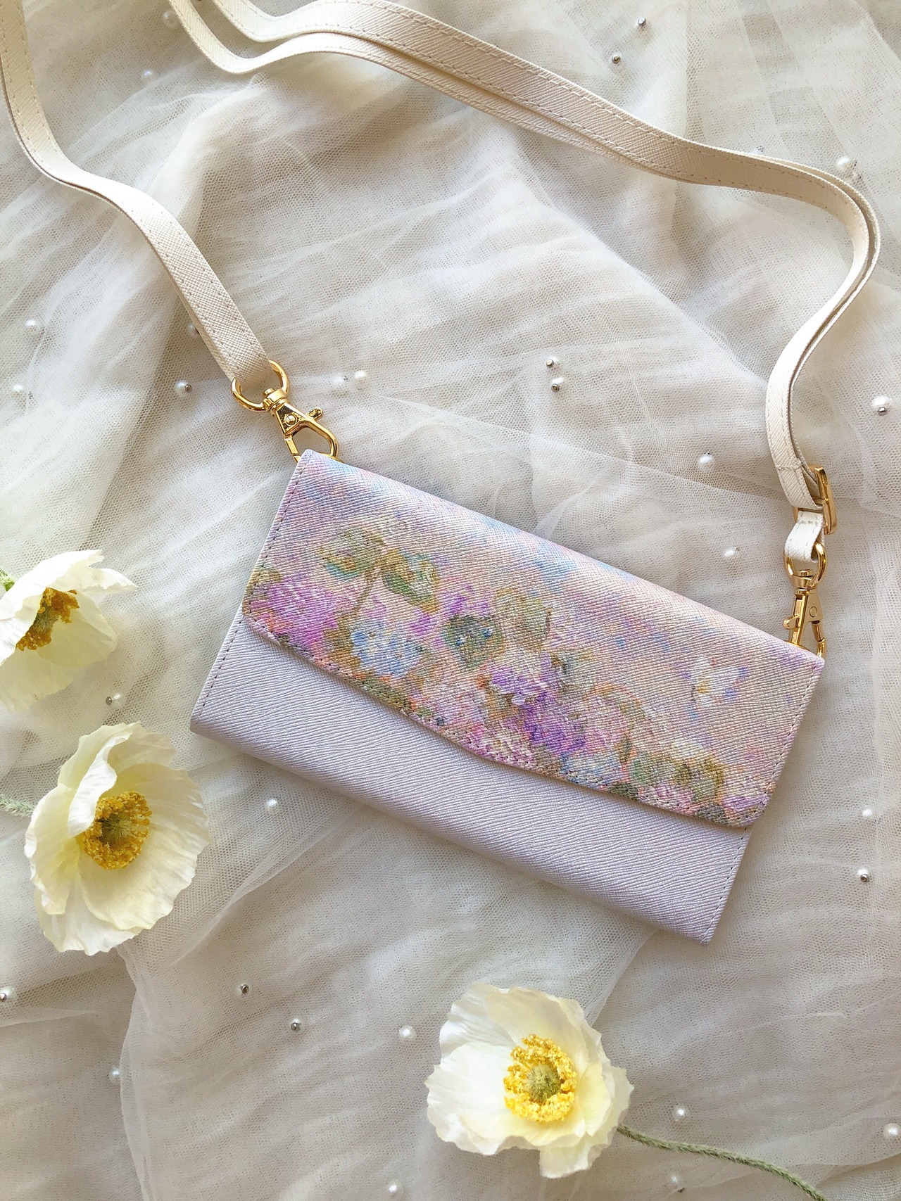 iPhone, Android用 三つ折り手帳型 スマホケース（雨上がりの紫陽花） | Heartful art goods - aki illustrator