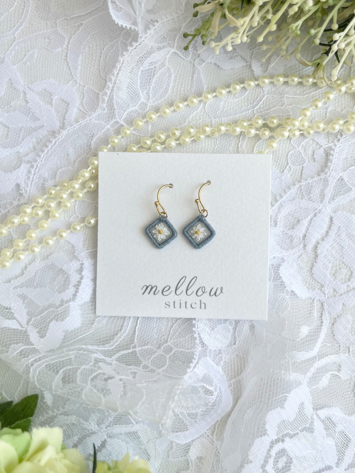 Petite Bloom ピアス | Blue | オーガンジー手刺繍 | mellow stitch