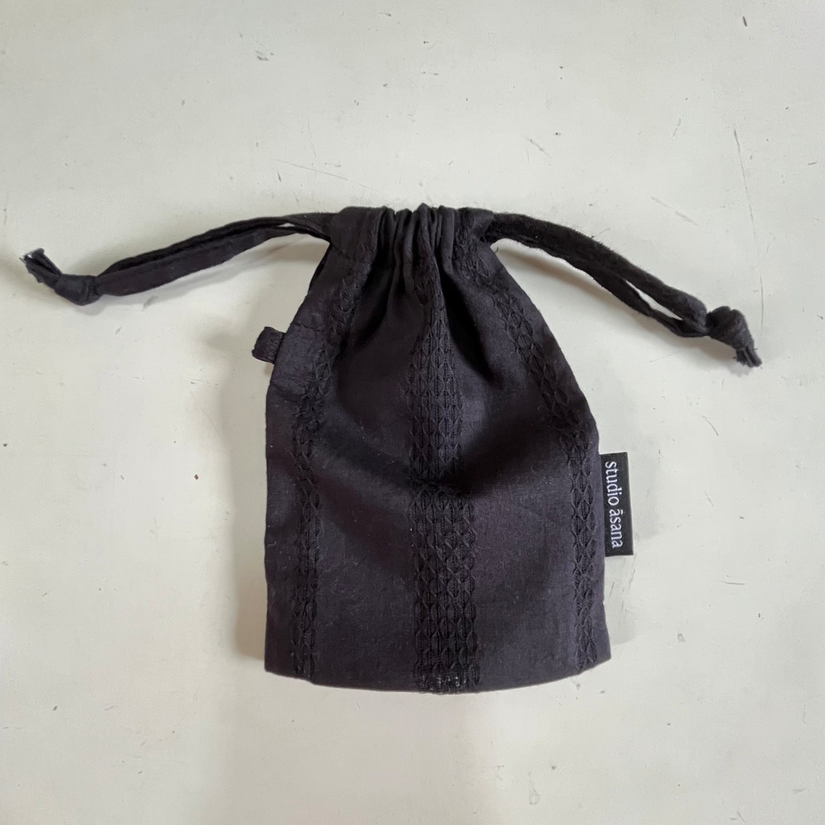 (S) dobby drawstring pouch (black) | studio āsana