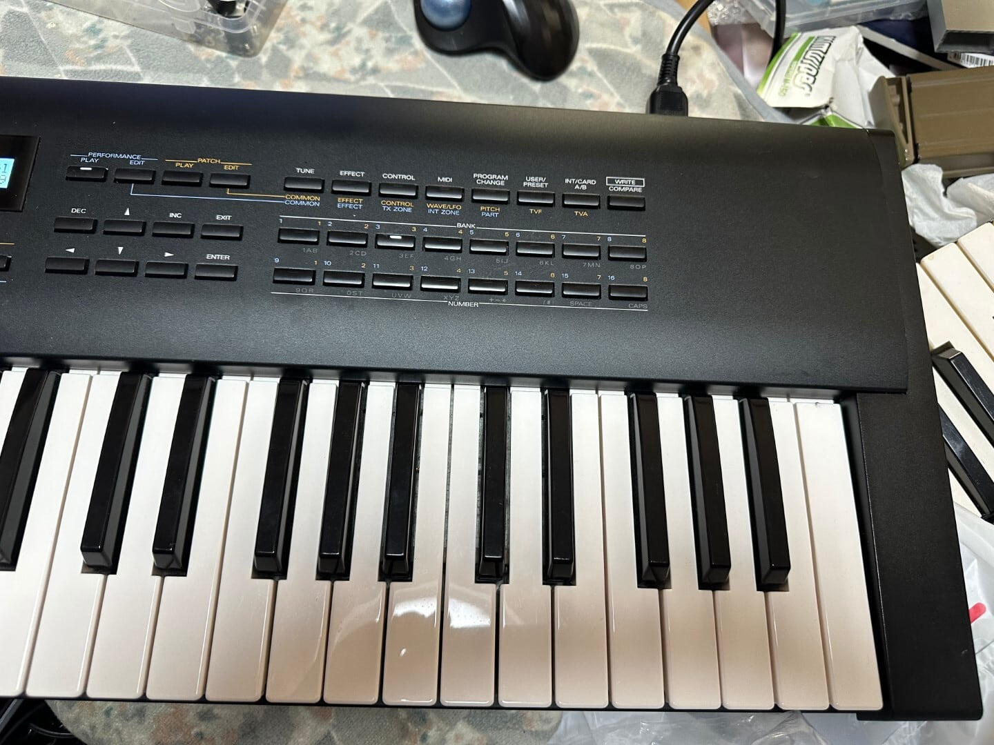 Roland JV-80 オーバーホール済み LCD交換、LED交換改造実施済み Roland JV-80 オーバーホール済み LCD交換、LED交換改造実施済み