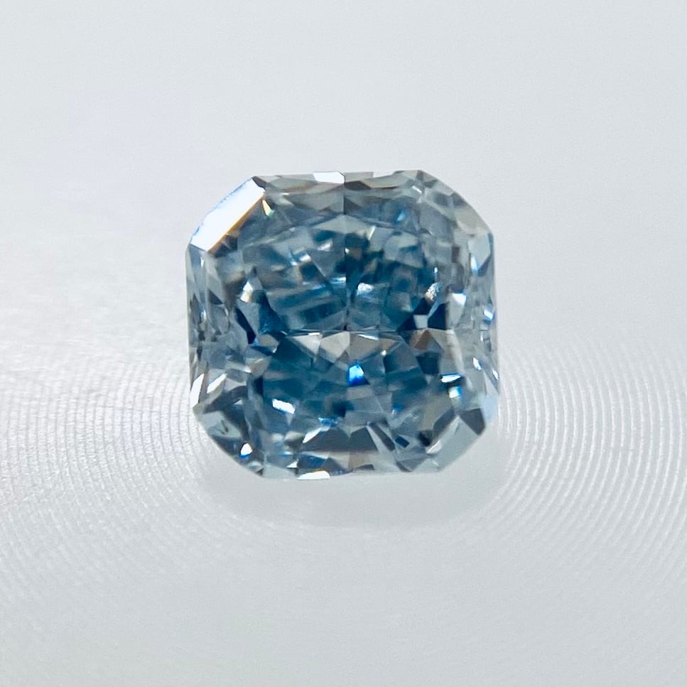 FANCY INTENSE BLUE 天然ブルーダイヤモンド 0.149ct X/RT2651/CGL | Ilovediamonds