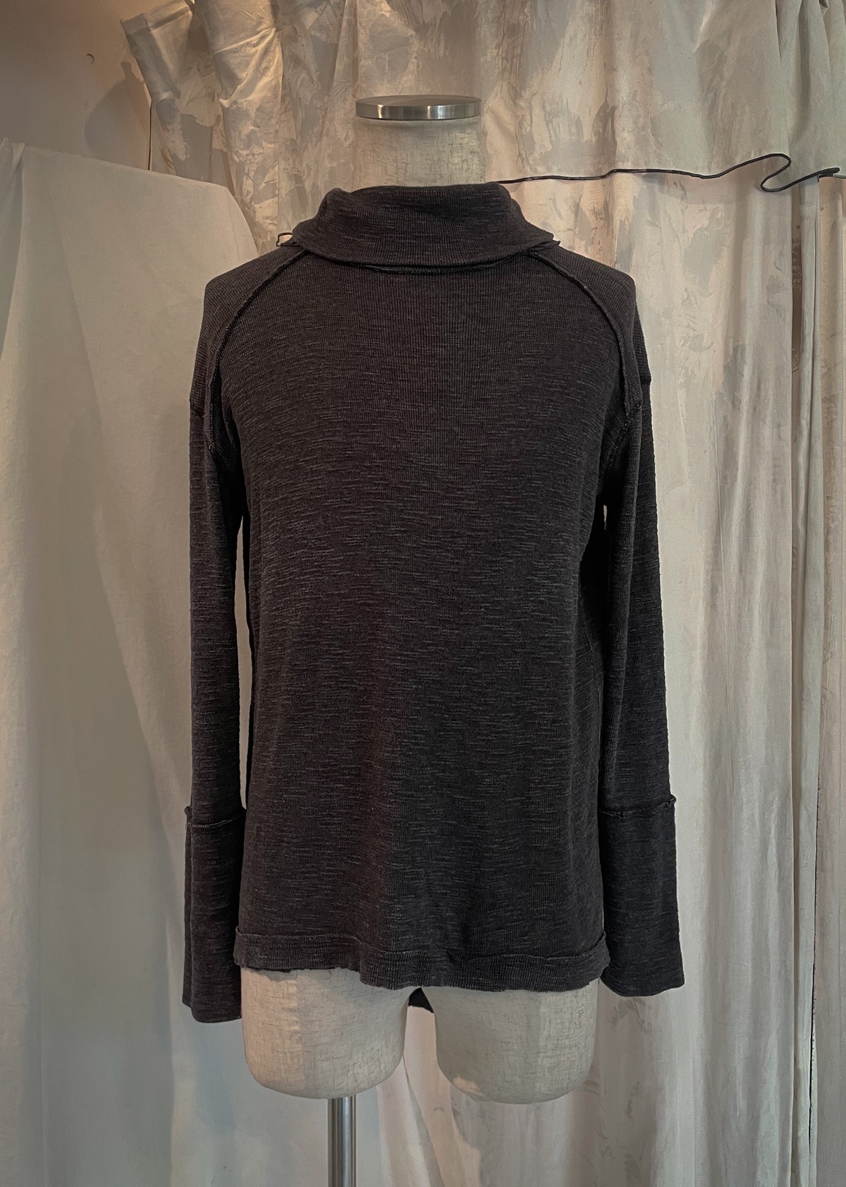 HiNeck Back Open Knit | Queens