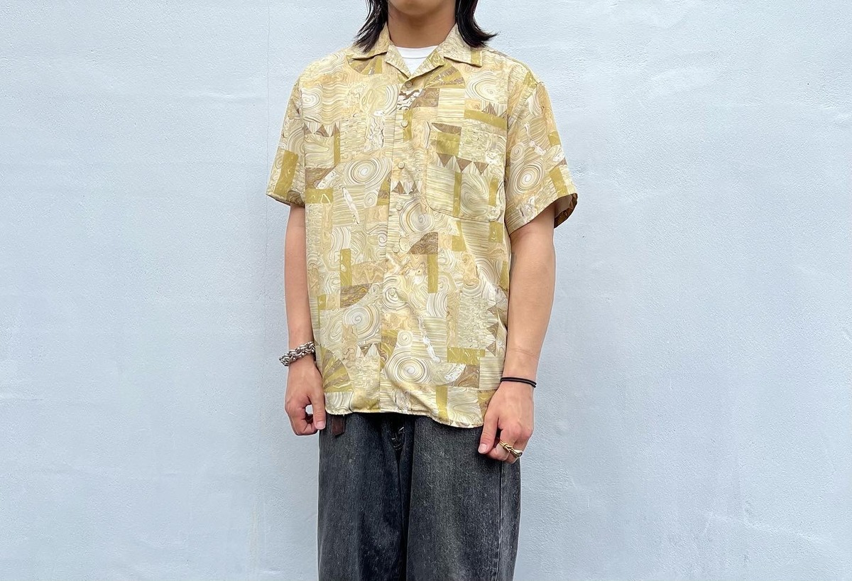 "SIMPLE LIFE" Unique pattern poly design S/S open collar shirt | Kissmet