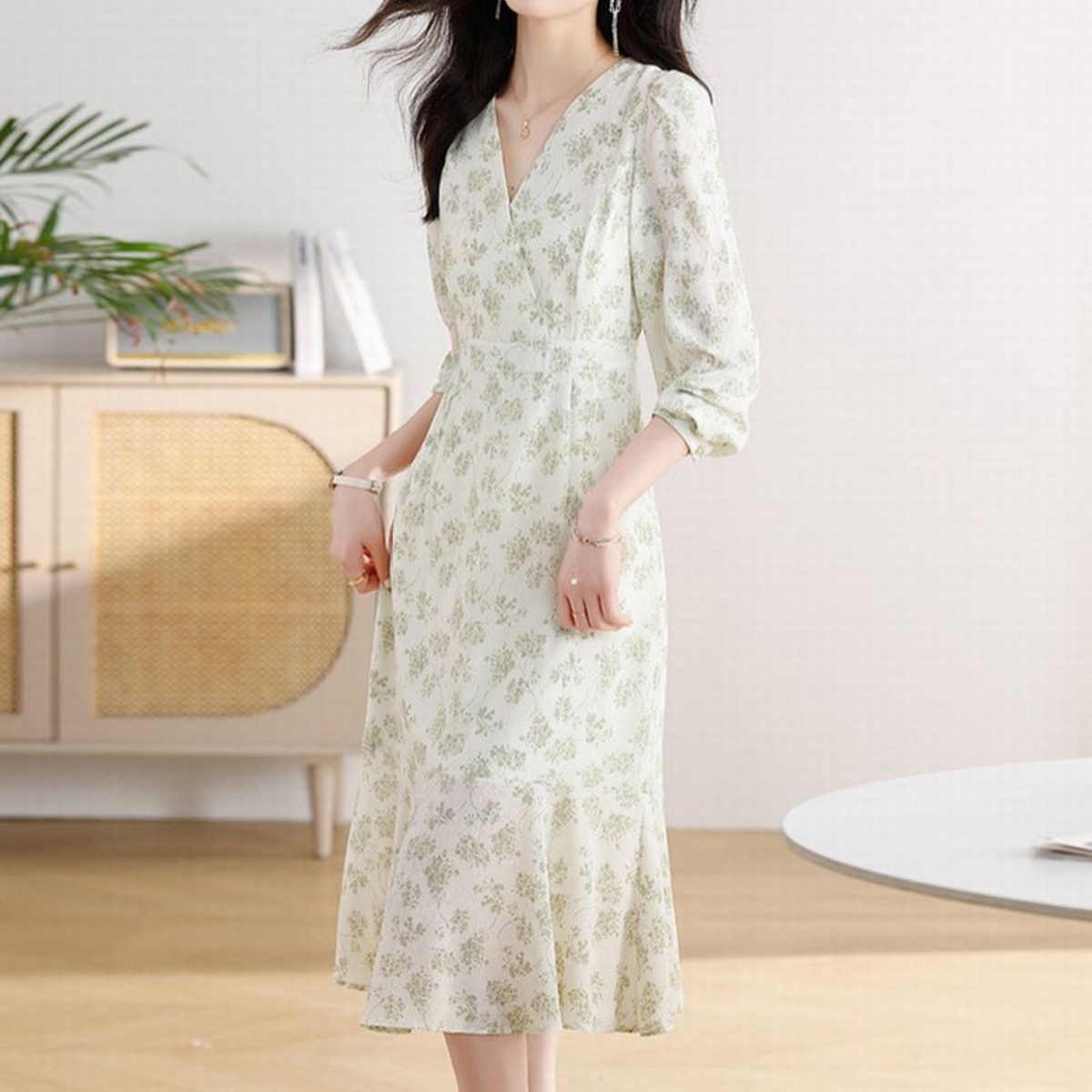 首元すっきりな上品ワンピース A00378 | SproutStyle