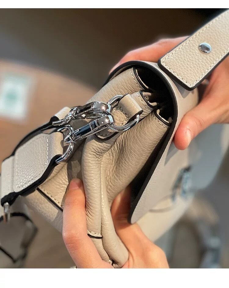 ショルダーバッグ レディース 斜めがけ 大人 本牛革 ショルダーバック