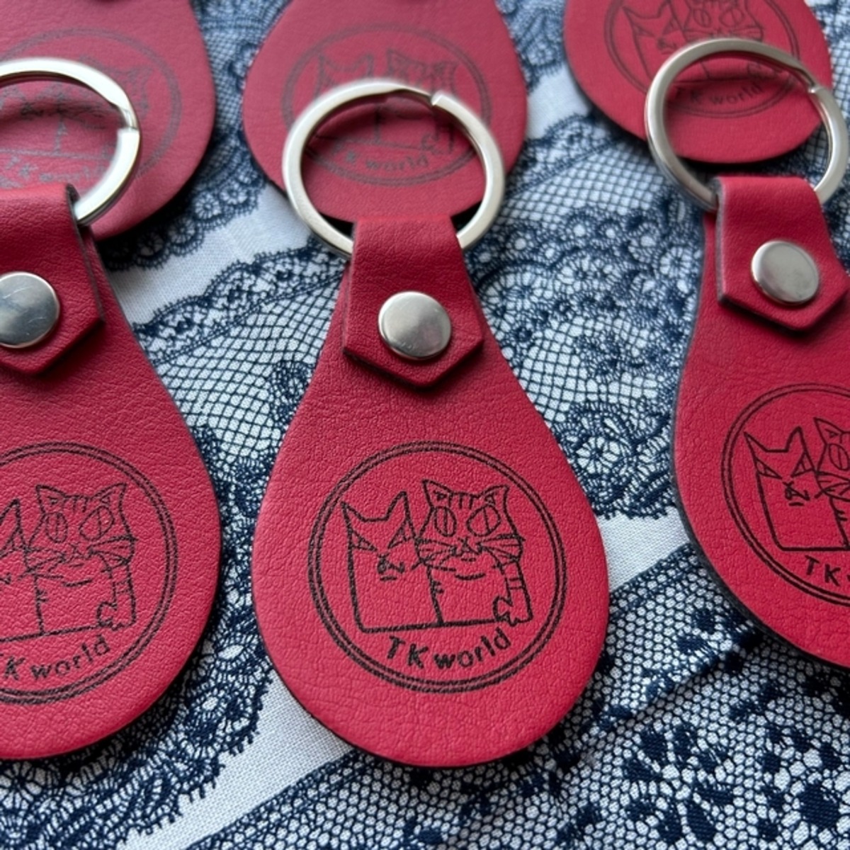 ねこロゴ PUレザーキーリング (シグナルレッド) | TKworld~ねこのハンドメイドグッズ専門店~