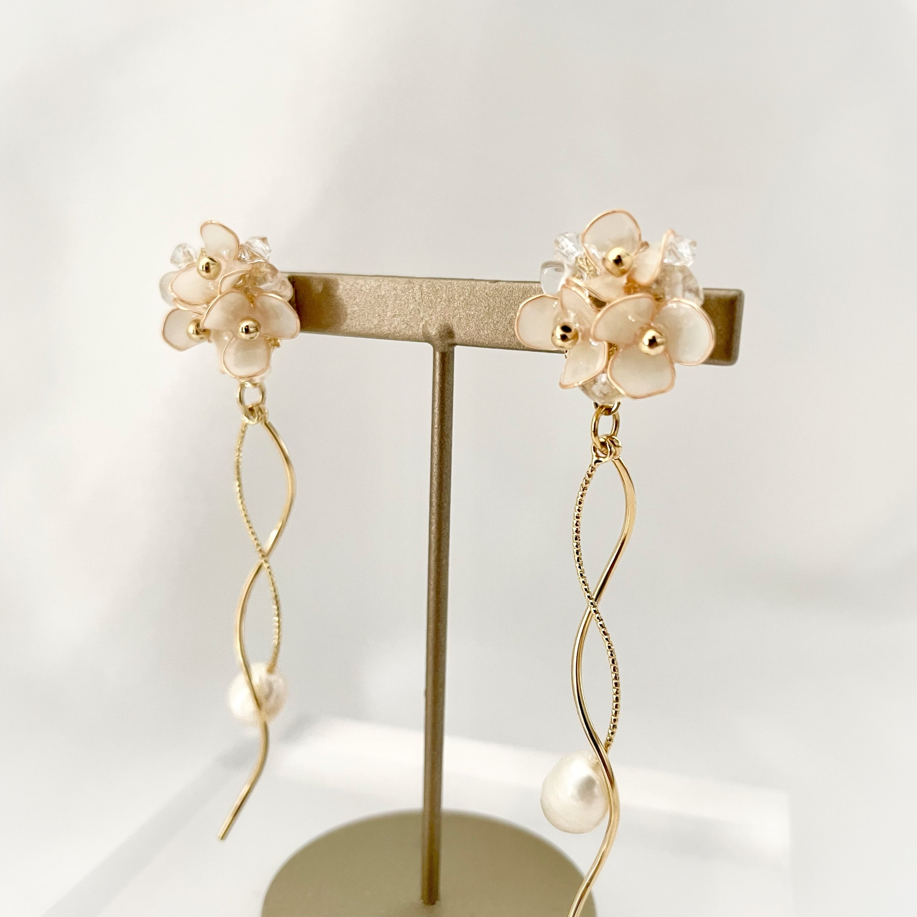 フラワーブーケのらせんピアス・イヤリング | Sweets Accessory