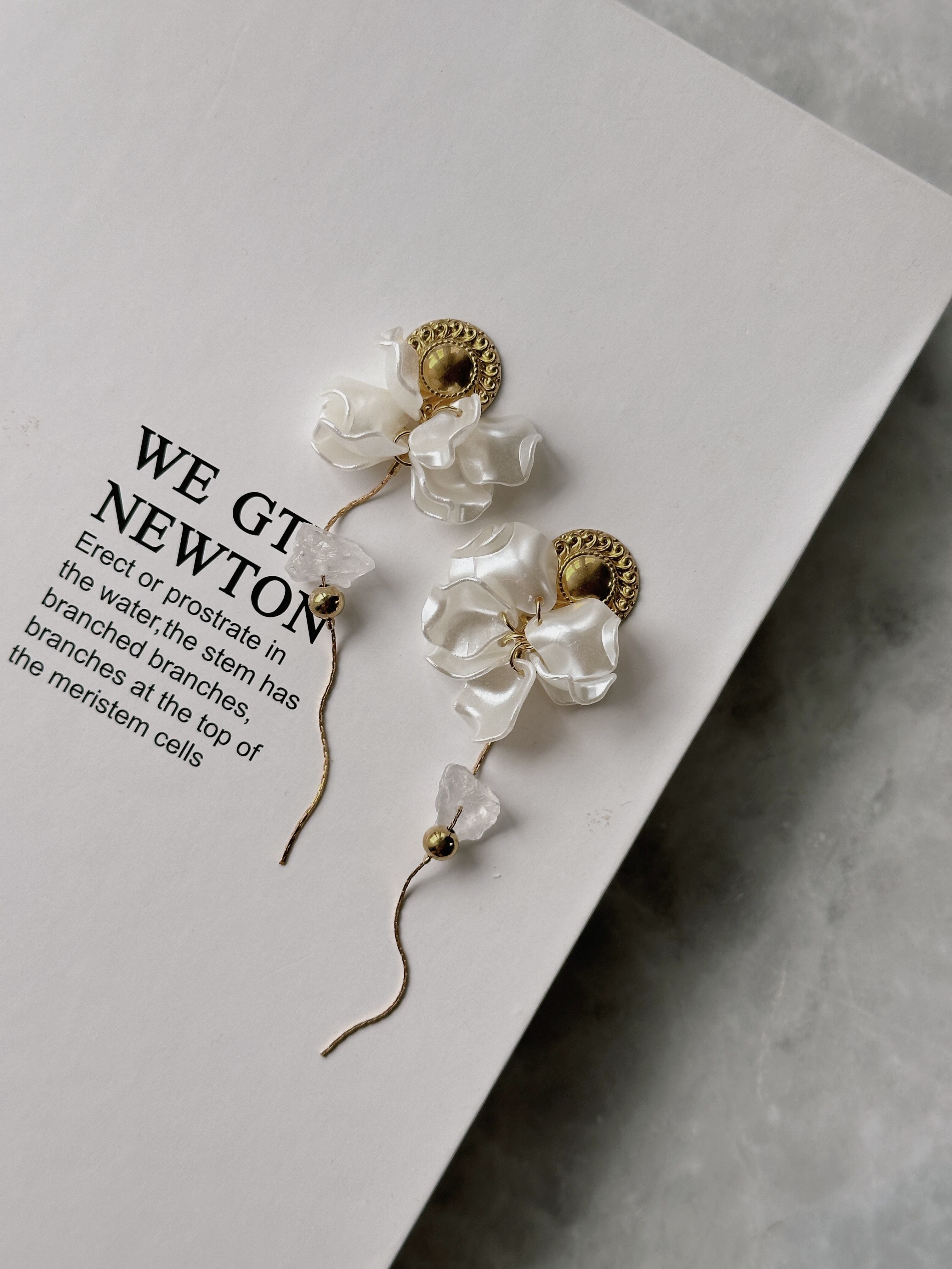 hanabira crystal swing pierce(earring) | sassy.