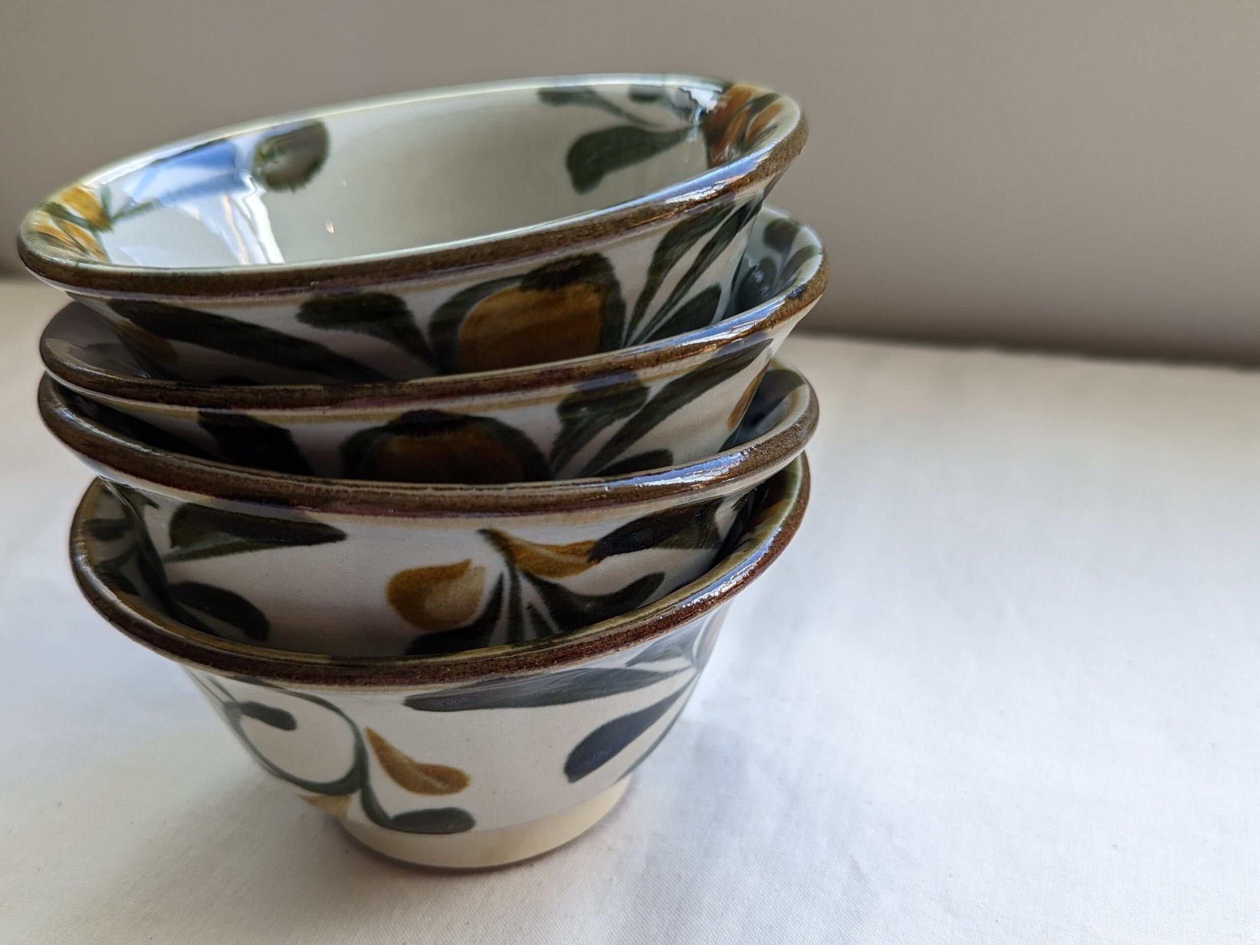 やちむん マカイ4寸（黒ゴス唐草） | 陶眞窯 | inoya | Basic Life Store いつまでも愛される 日常の定番を集めたライフスタイルショップ