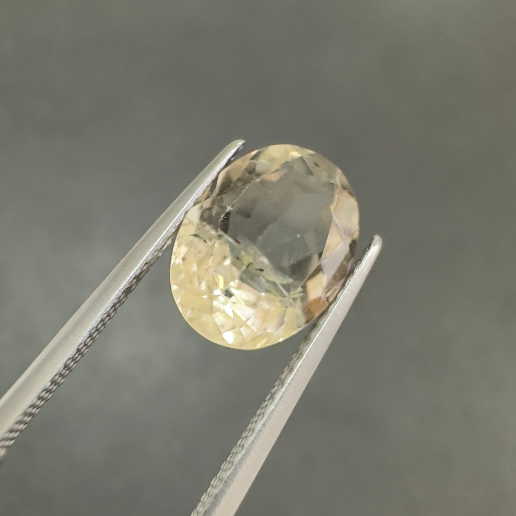 【UVチェンジスキャポライト】 マダガスカル産 3.44ct | たからいしルース オンラインショップ