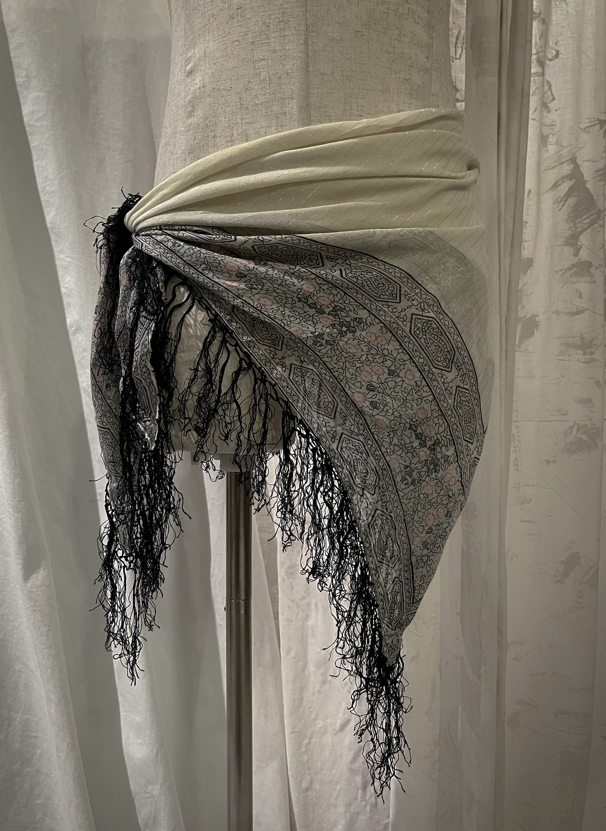 White Paisley Fringe Large Scarf | Queens