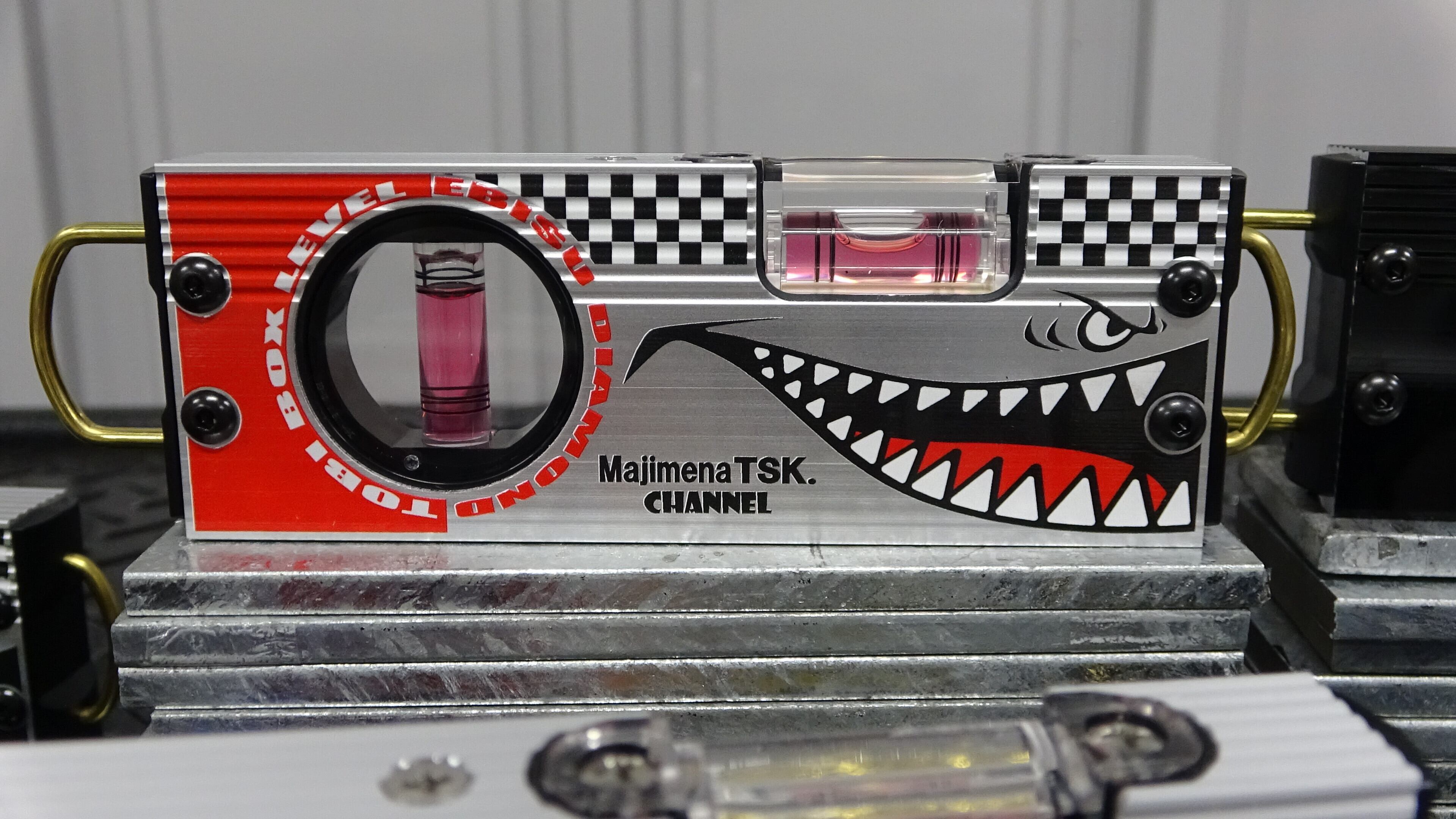 ちゃんねるオリジナルデザイン水平器（ヱビストビボックス） | majimenatsk