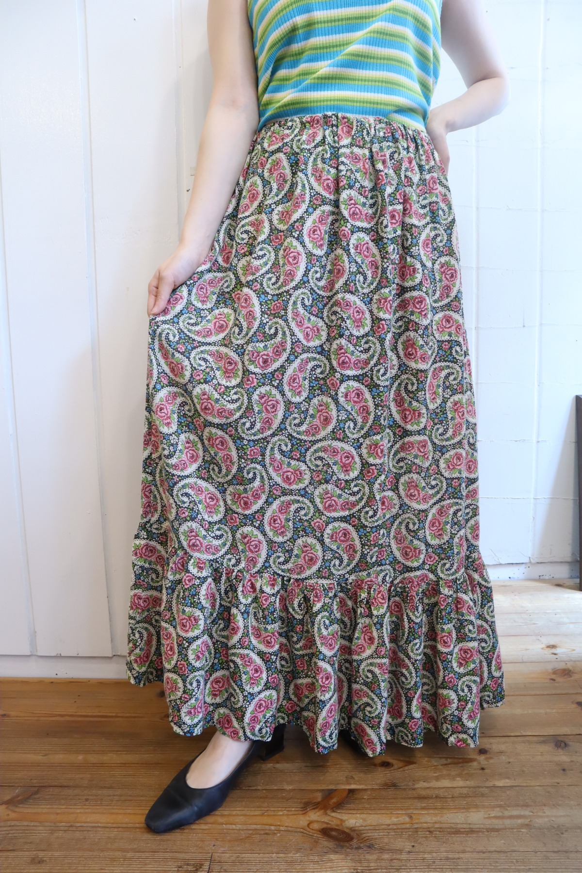 black×pink paisley & flower pattern skirt [l-2984] | Fizzvintage