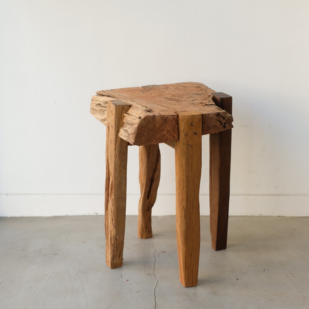 Robot stool | WEST VILLAGE TOKYO