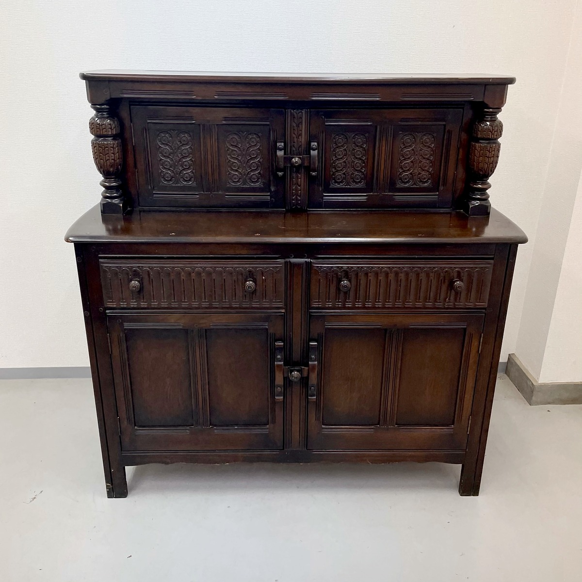 Ercol Cupboard | S.H.P. antiques and vintage from UK, France, Europe...