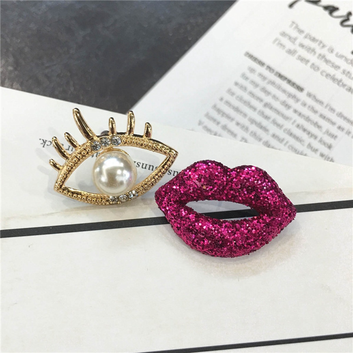 asymmetric lips statement pierce＜a1457＞ | pluscolor