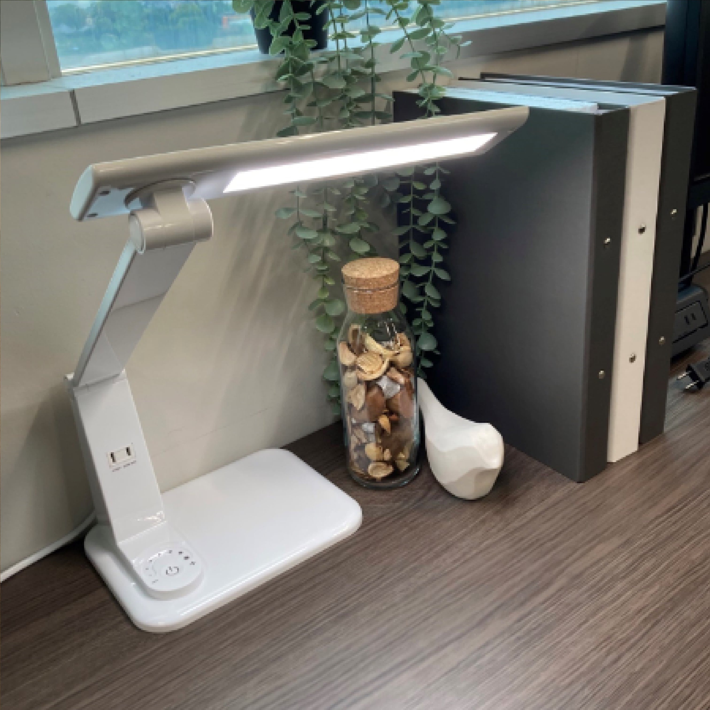 UV-C パーソナル空間除菌脱臭装置(ホワイト) | New Value UV-C パーソナル空間除菌脱臭装置(ホワイト) | New Value