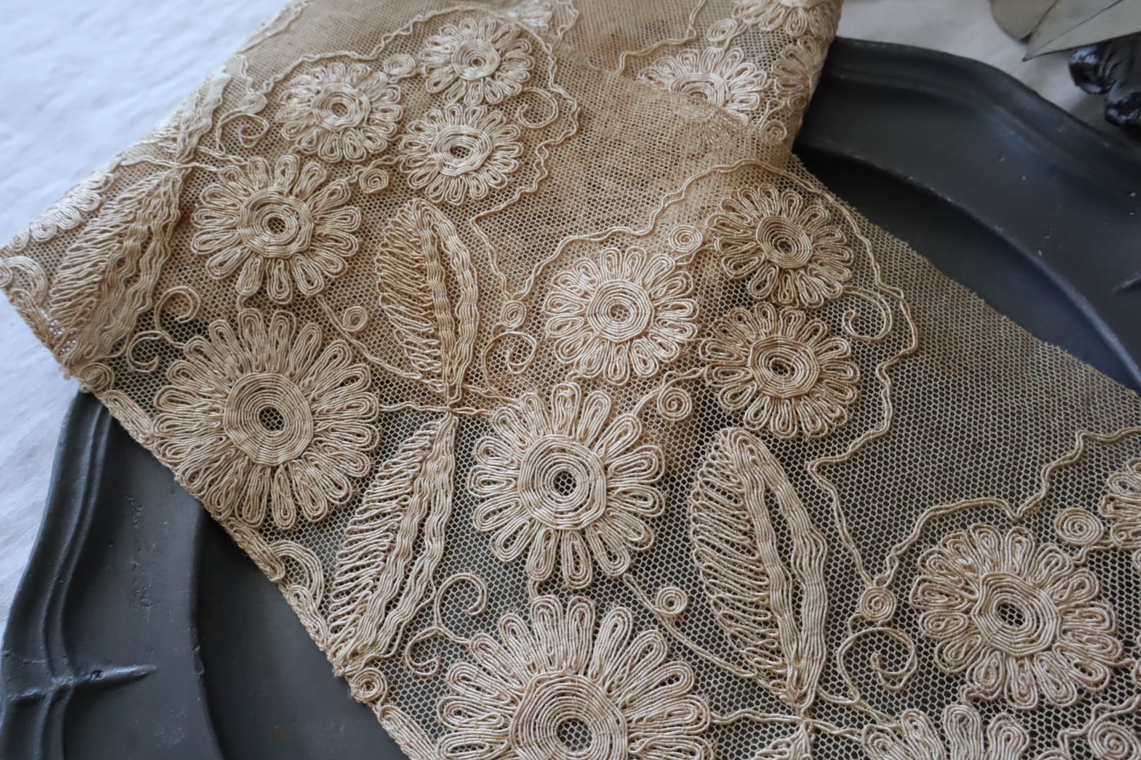 France製 90㎝ アンティーク刺繍レース C784 ベージュ | vmt antique アンティーク雑貨の家