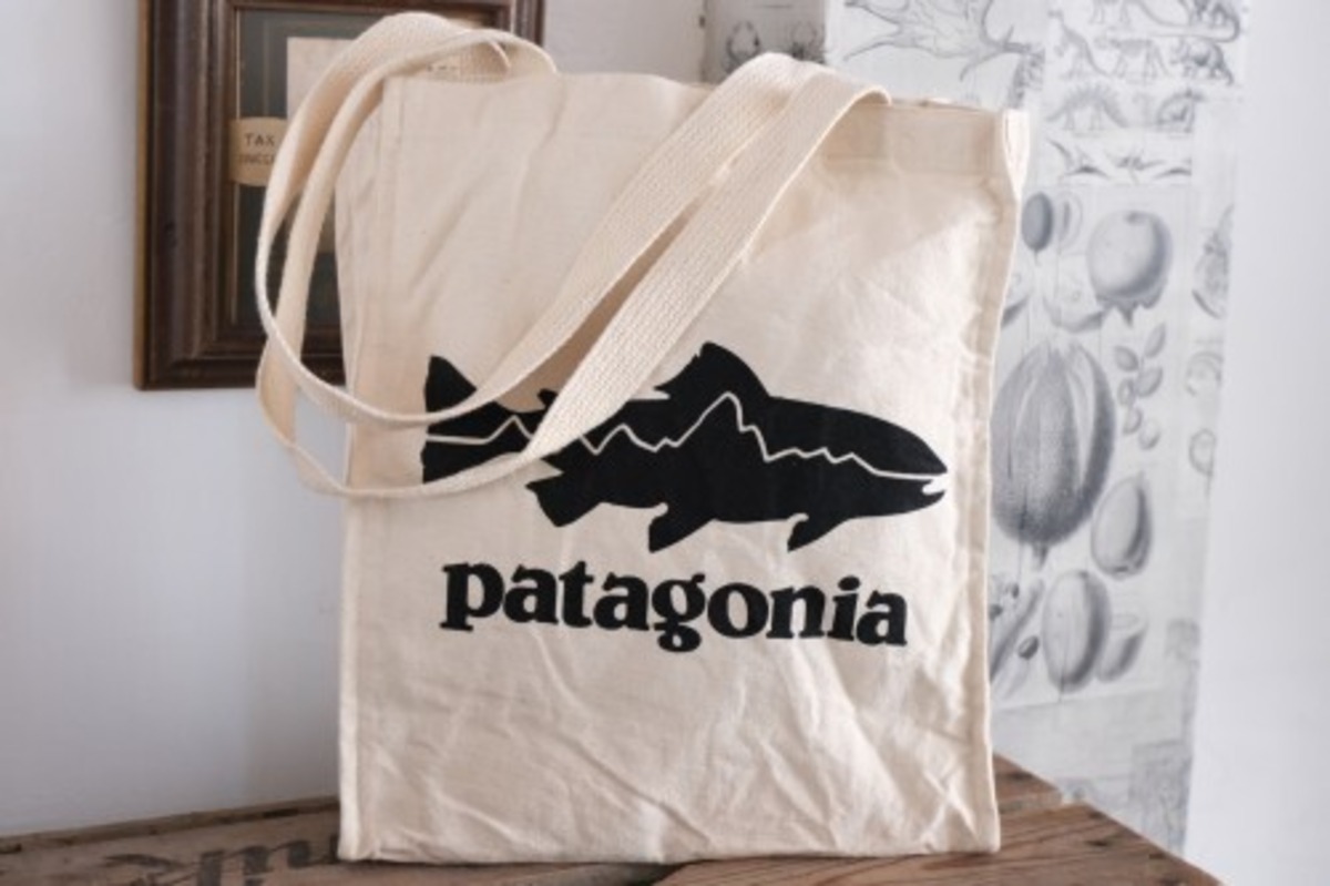 Patagonia logo print box canvas Bag | GARYO
