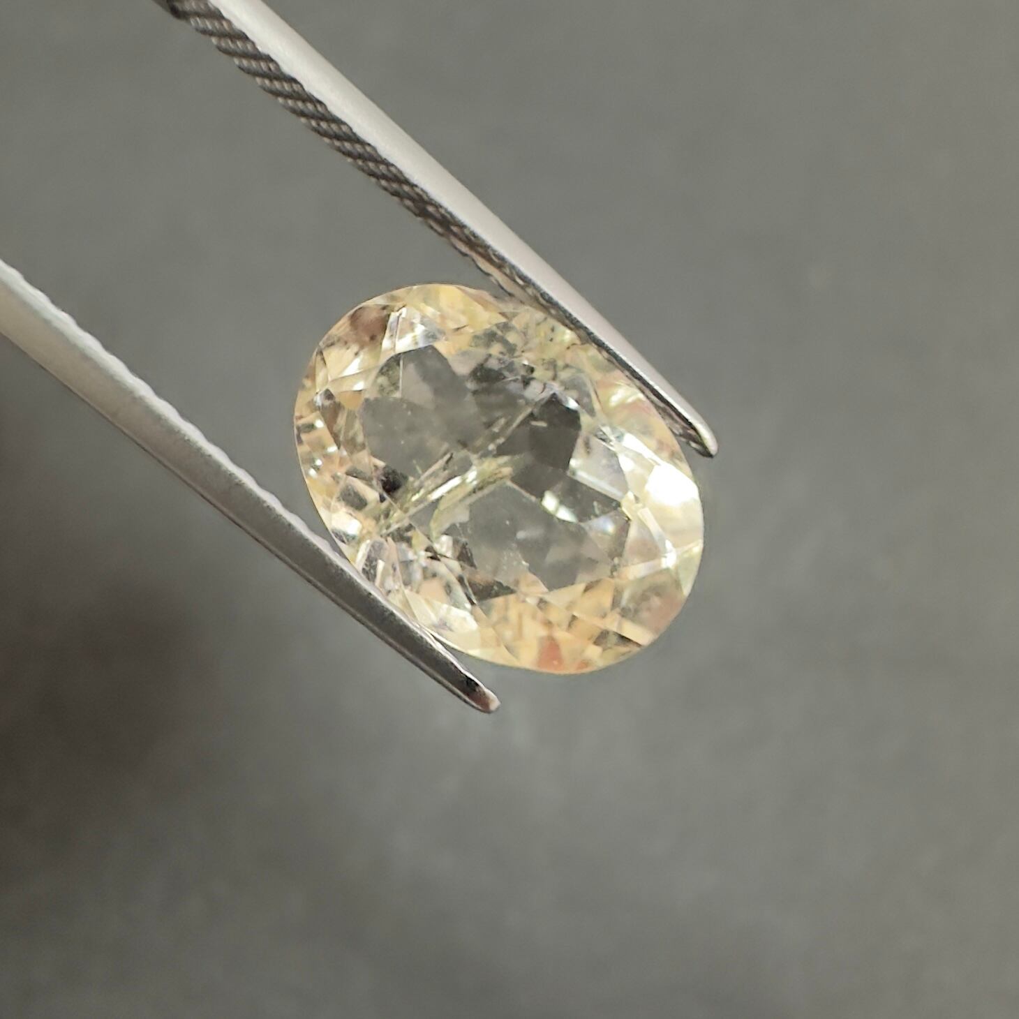 【UVチェンジスキャポライト】 マダガスカル産 3.44ct | たからいしルース オンラインショップ