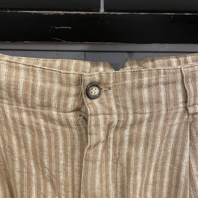 Rafaella 2 Tuck Linen Shorts | VOSTOK