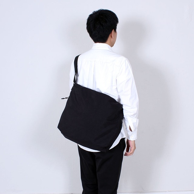 LEV-5603 普段使いにも通年使える軽量撥水シンプルデザインスクエアショルダーバッグ | SOGAWA LUGGAGE ONLINE SHOP