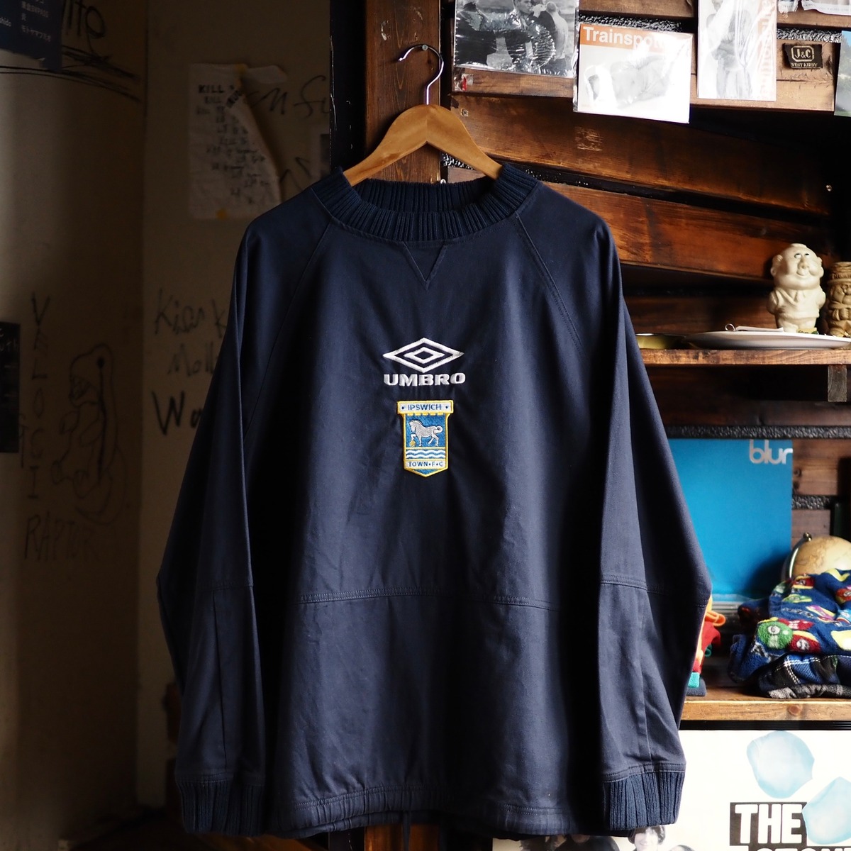 Oasis! UK UMBRO “Maine Road Drill Top” Reissue イギリス アンブロ メーンロード ドリルトップ ...