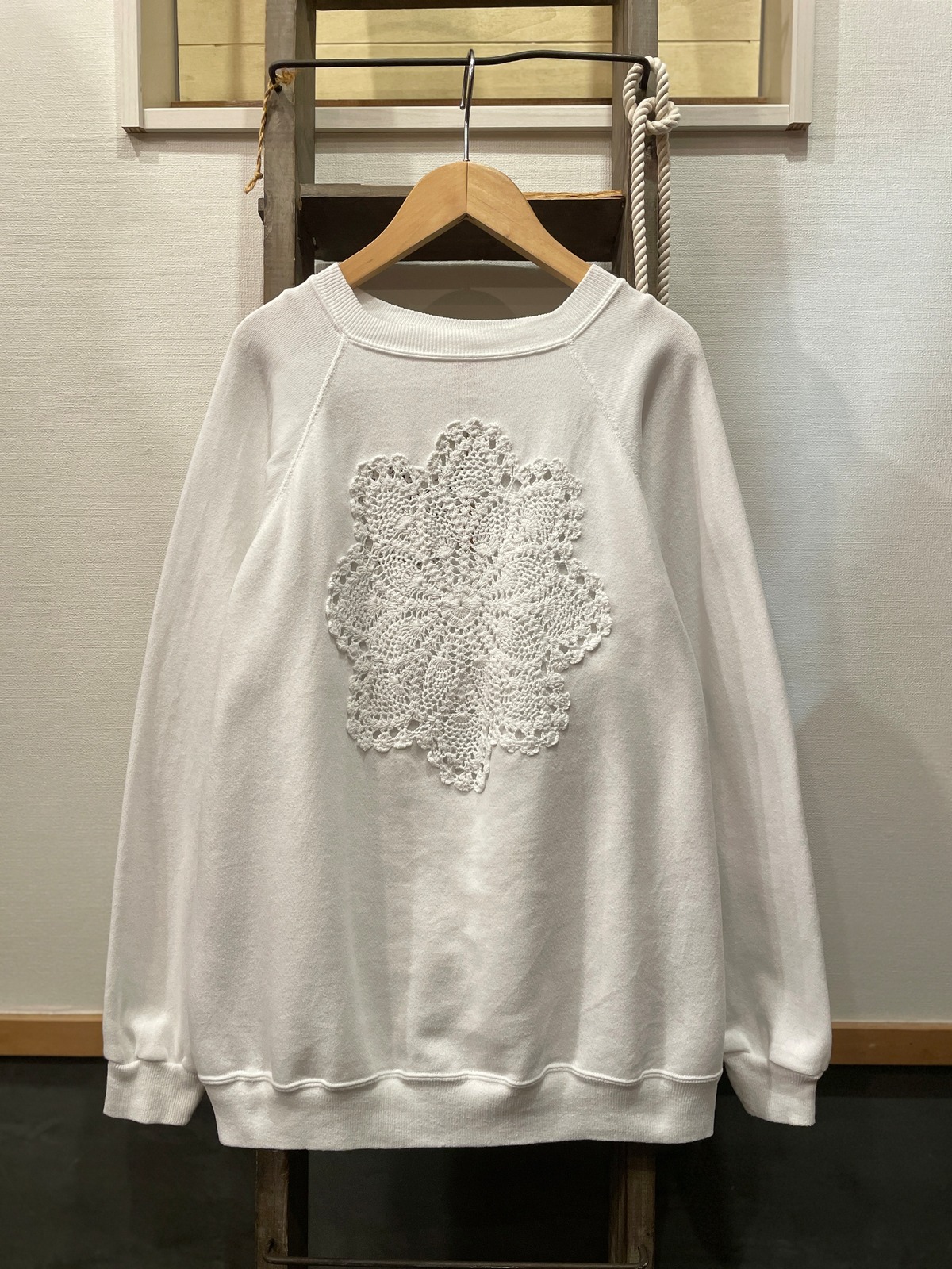 vintage lace patch sweat【604】 | LIBRA vintage & used clothing