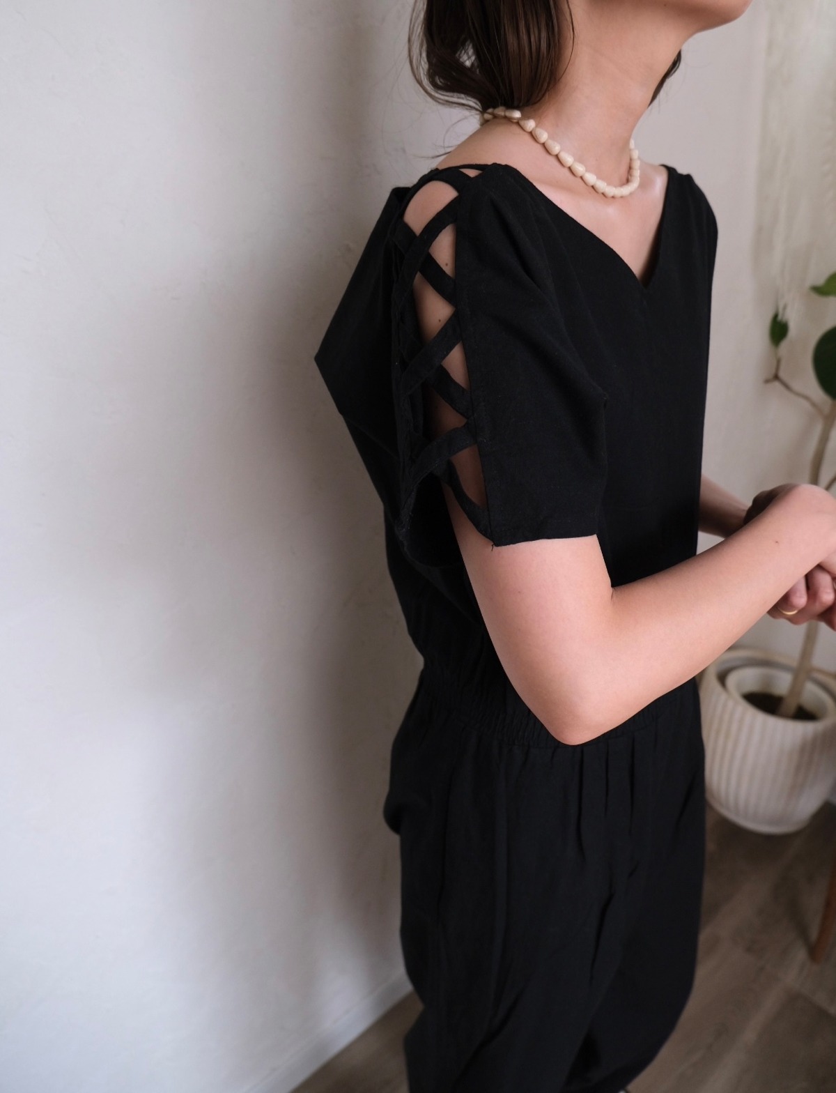 cross design shoulder black jumpsuit | hug.vintage