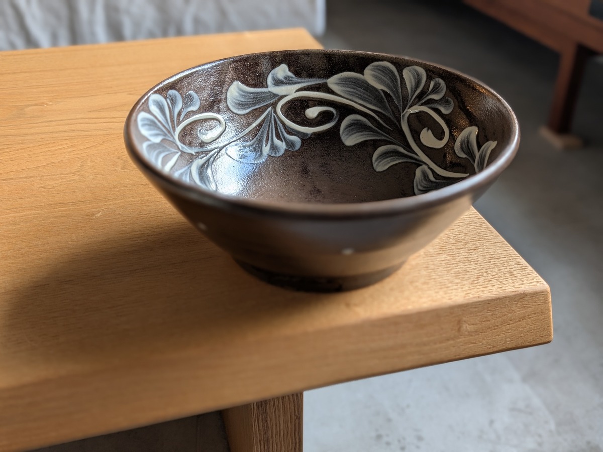 やちむん 7寸鉢（白イッチン） | 陶眞窯 | inoya | Basic Life Store いつまでも愛される 日常の定番を集めたライフスタイルショップ