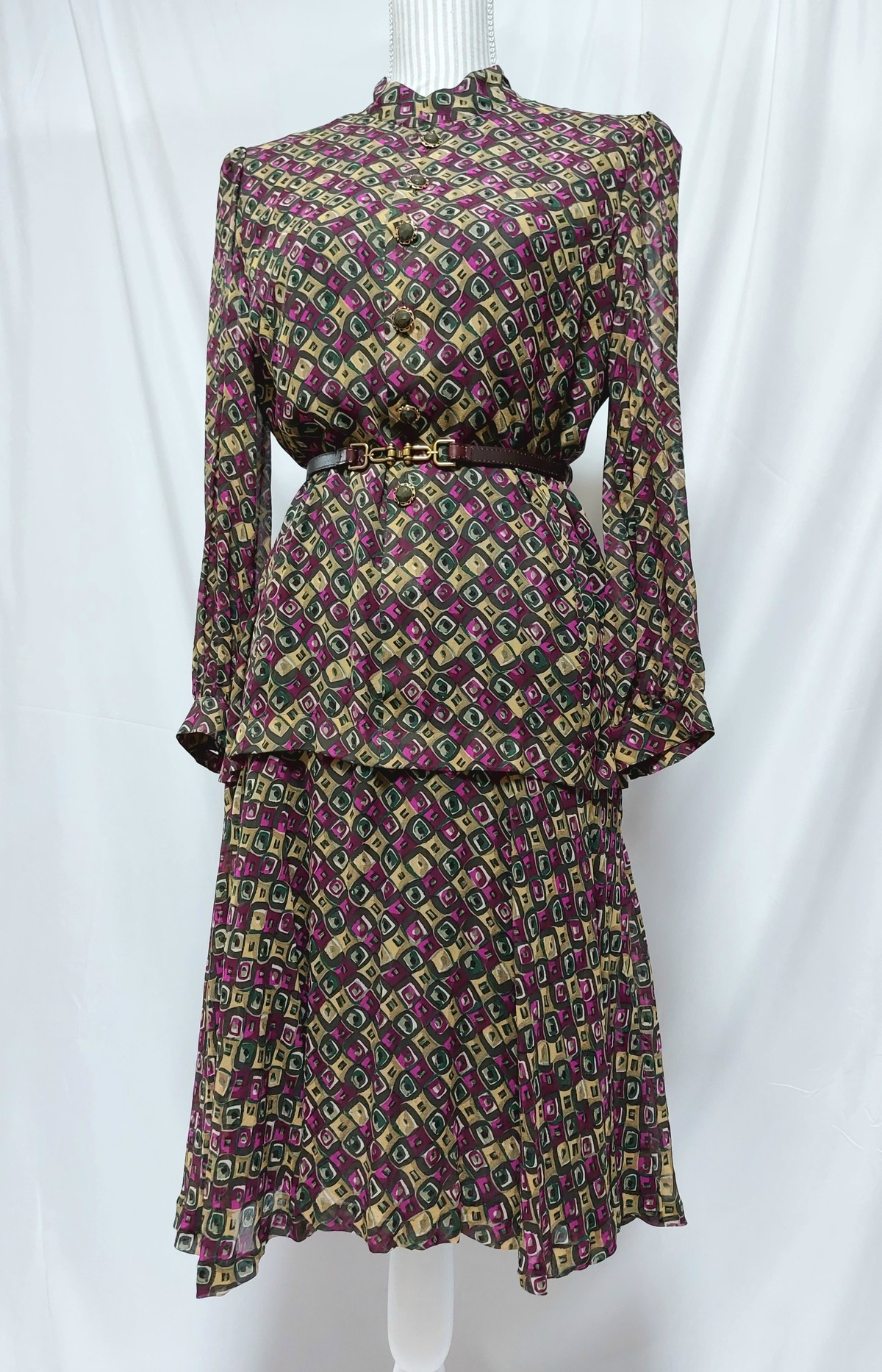 used "Bellesafeena" スタンドカラー シルクワンピース | bugen bilia