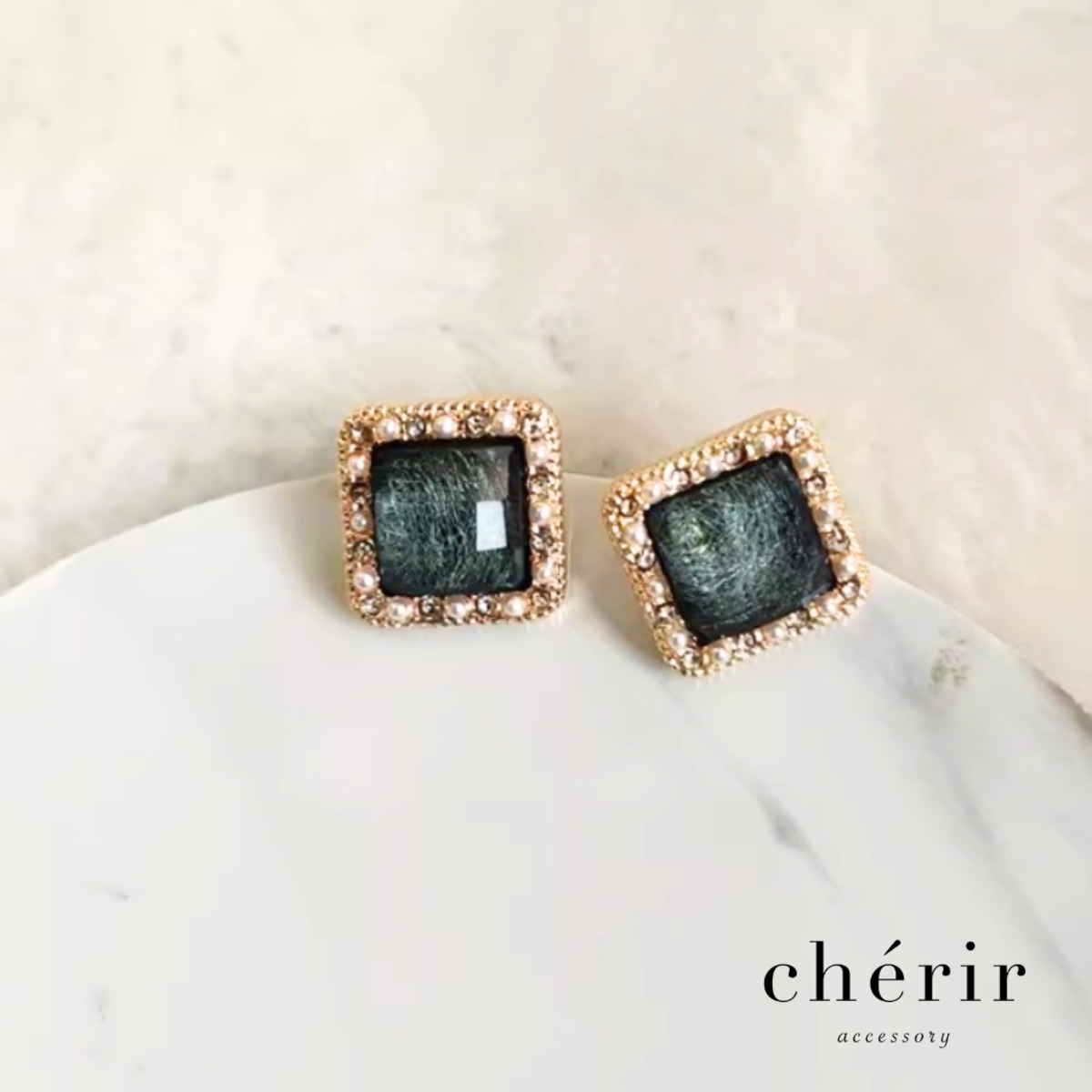 ラディアントスクエアイヤリング | cherir.hs