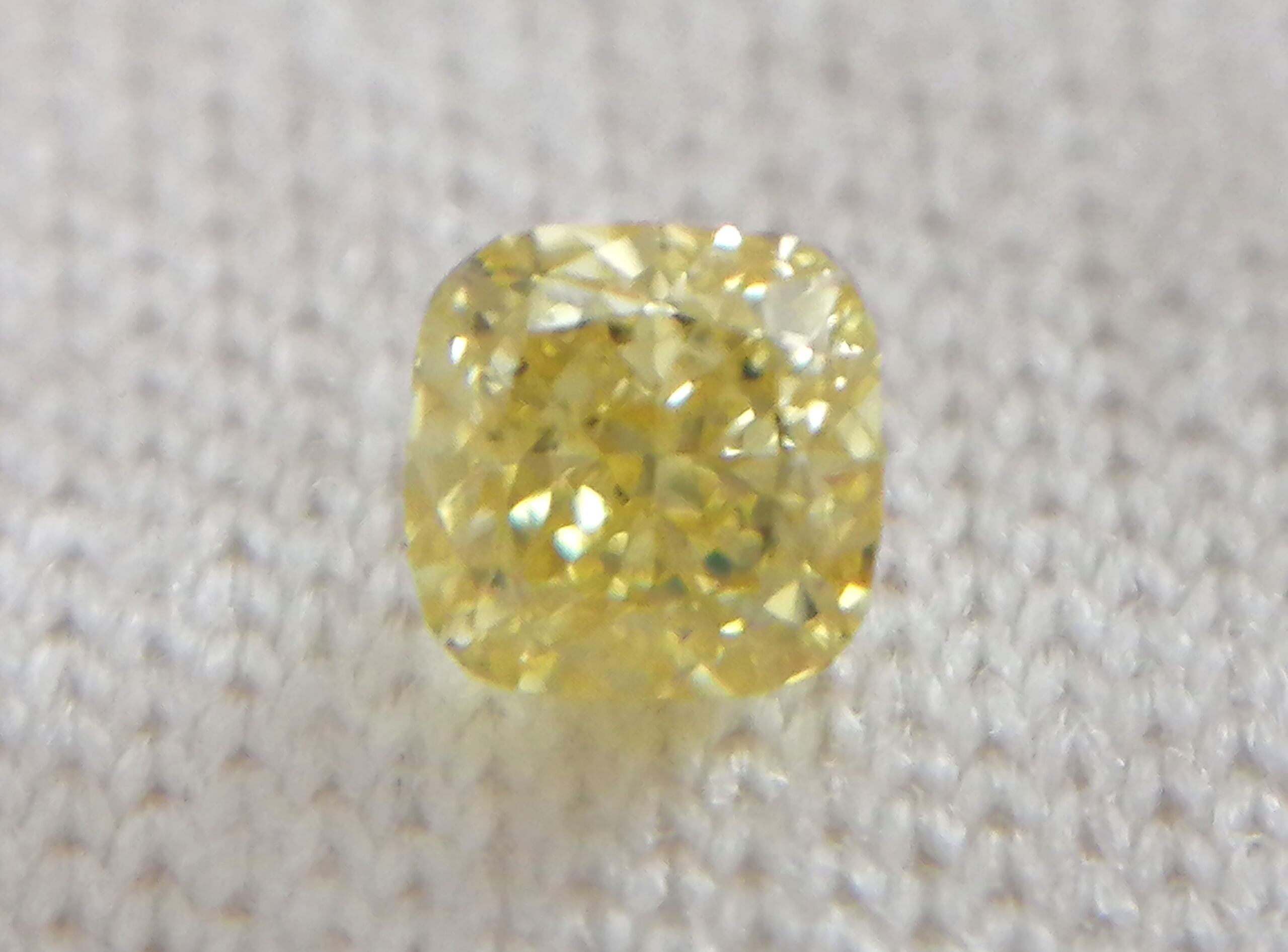 （レモンイエローカラー）イエローダイヤモンドルース 0.085ct fancy intense yellow VS2(CGL) | fancy color plus