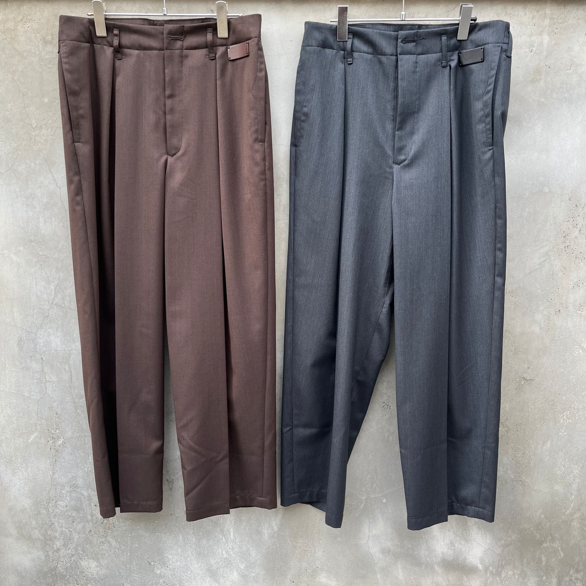 i'm here "un(I)form:one tuck pants" | circus