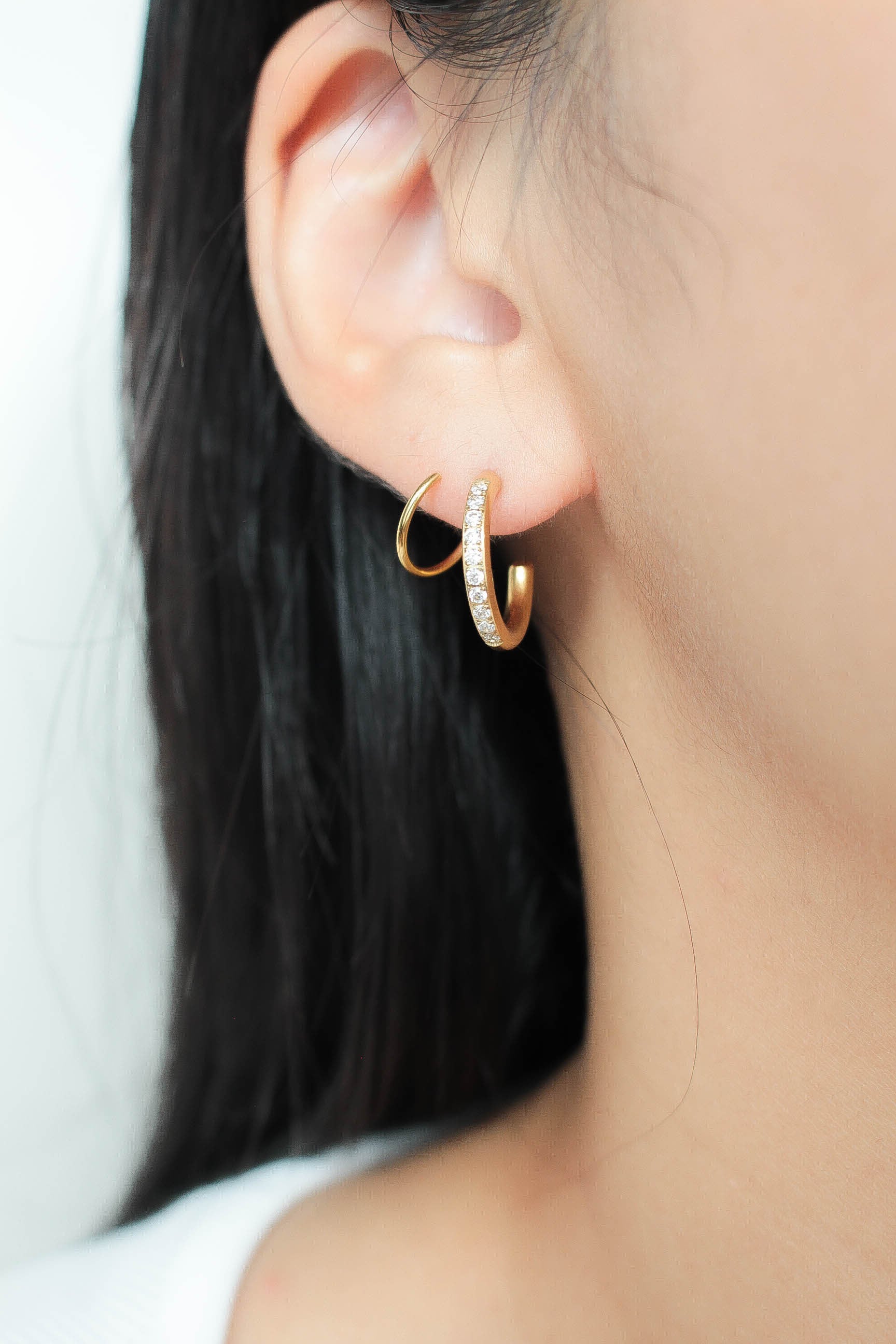 即日発送 Screw Zircon Hoop Pierce | 金属アレルギー対応のアクセサリー ebine