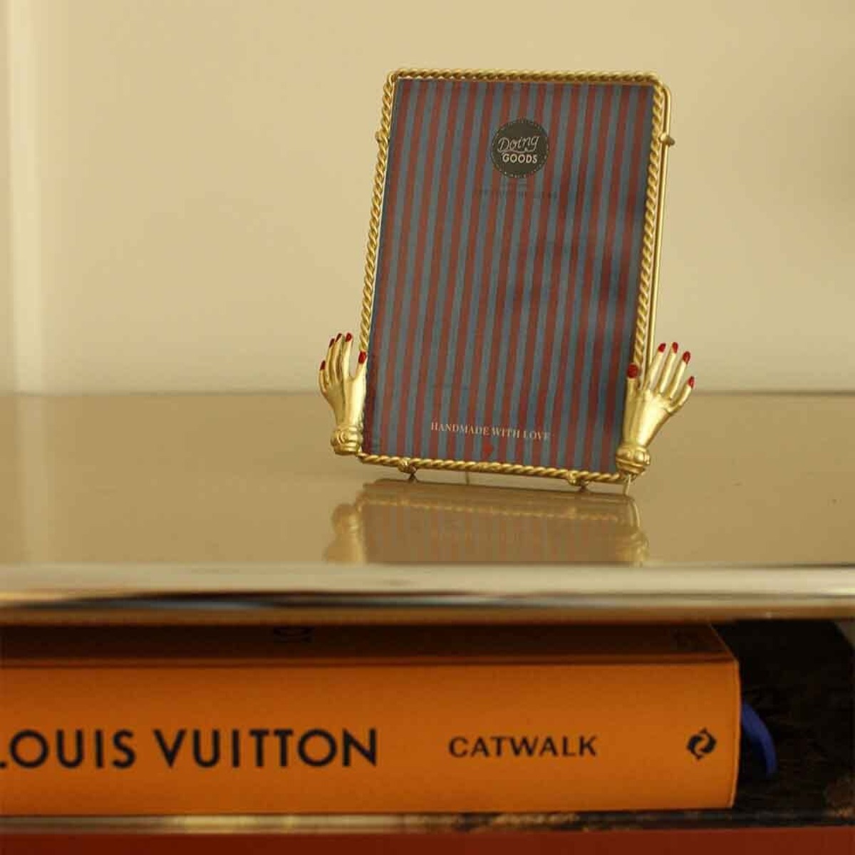 Jana Hand Frame [Doing Goods] | Spicelic