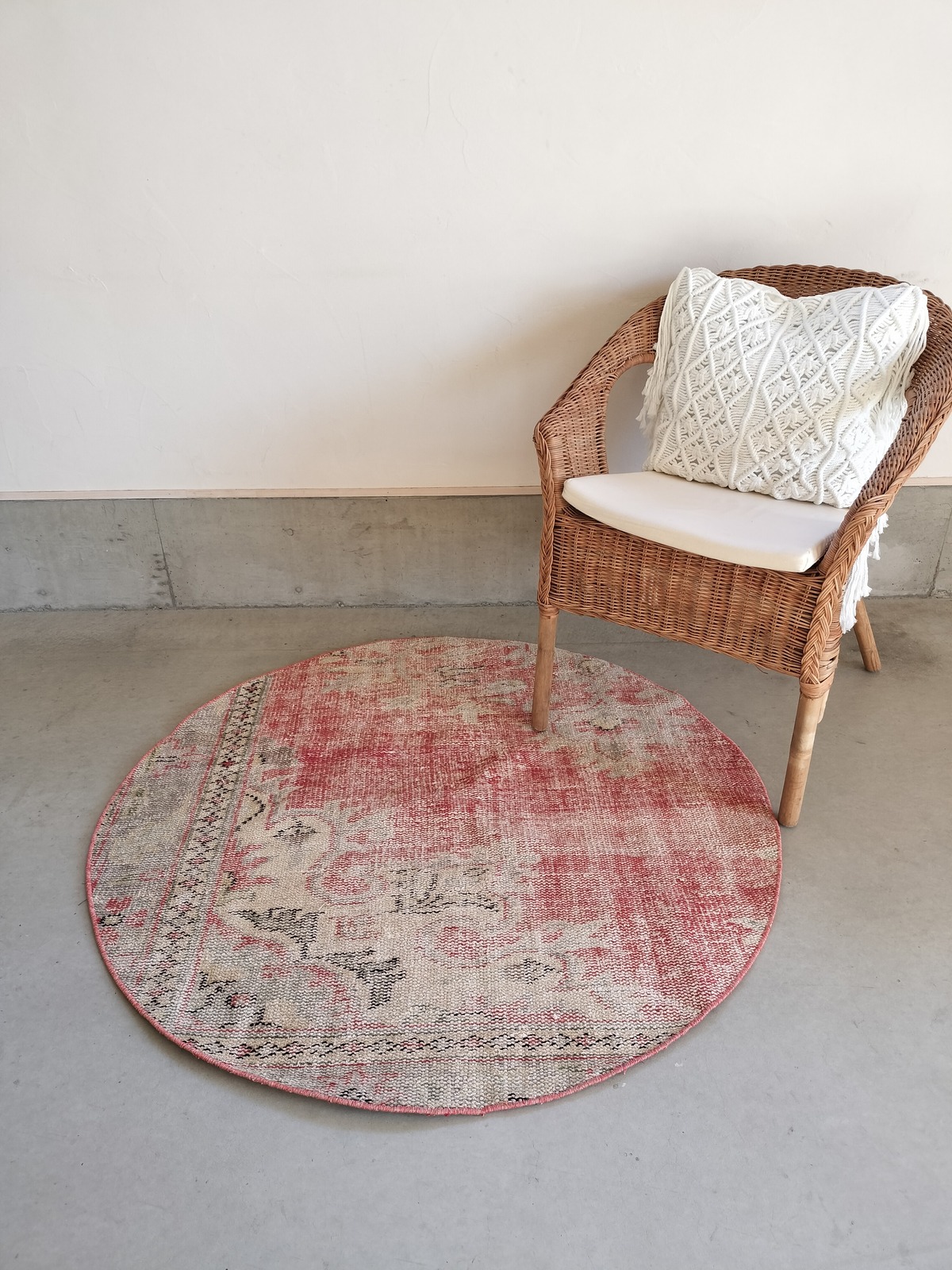 Cirkle Turkish rug 110cm No.353 | Riad Home