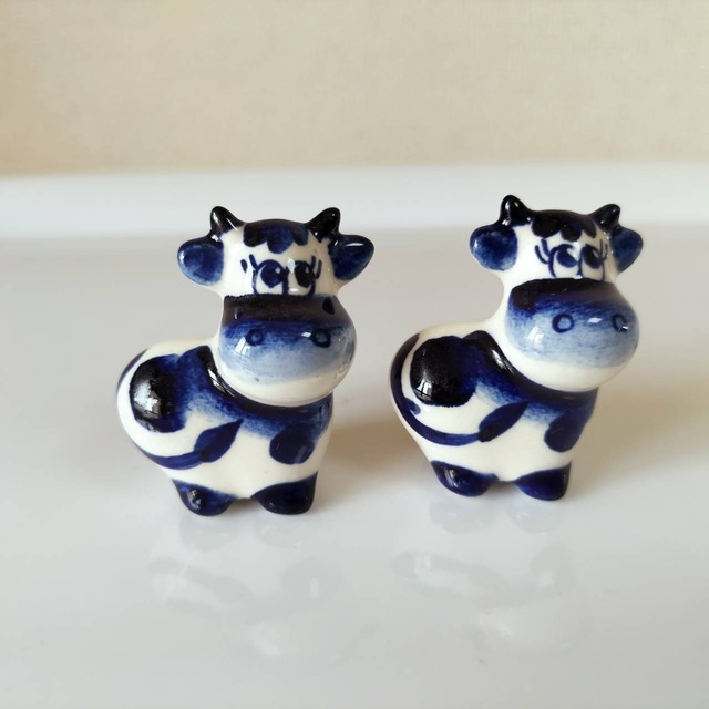 【GZ328】北欧ロシア雑貨 動物陶器 グジェリ焼 牛兄弟2体セット | 中島雑貨 -ロシア直輸入販売-